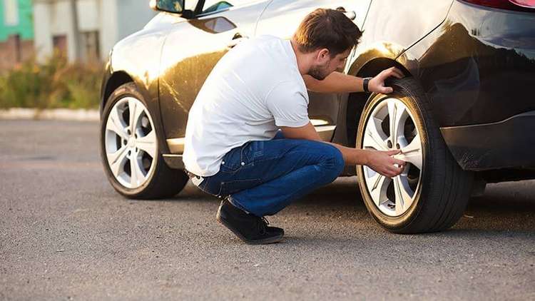 What To Do If Your Car Has Broken Down - Equipment | AutoGuru